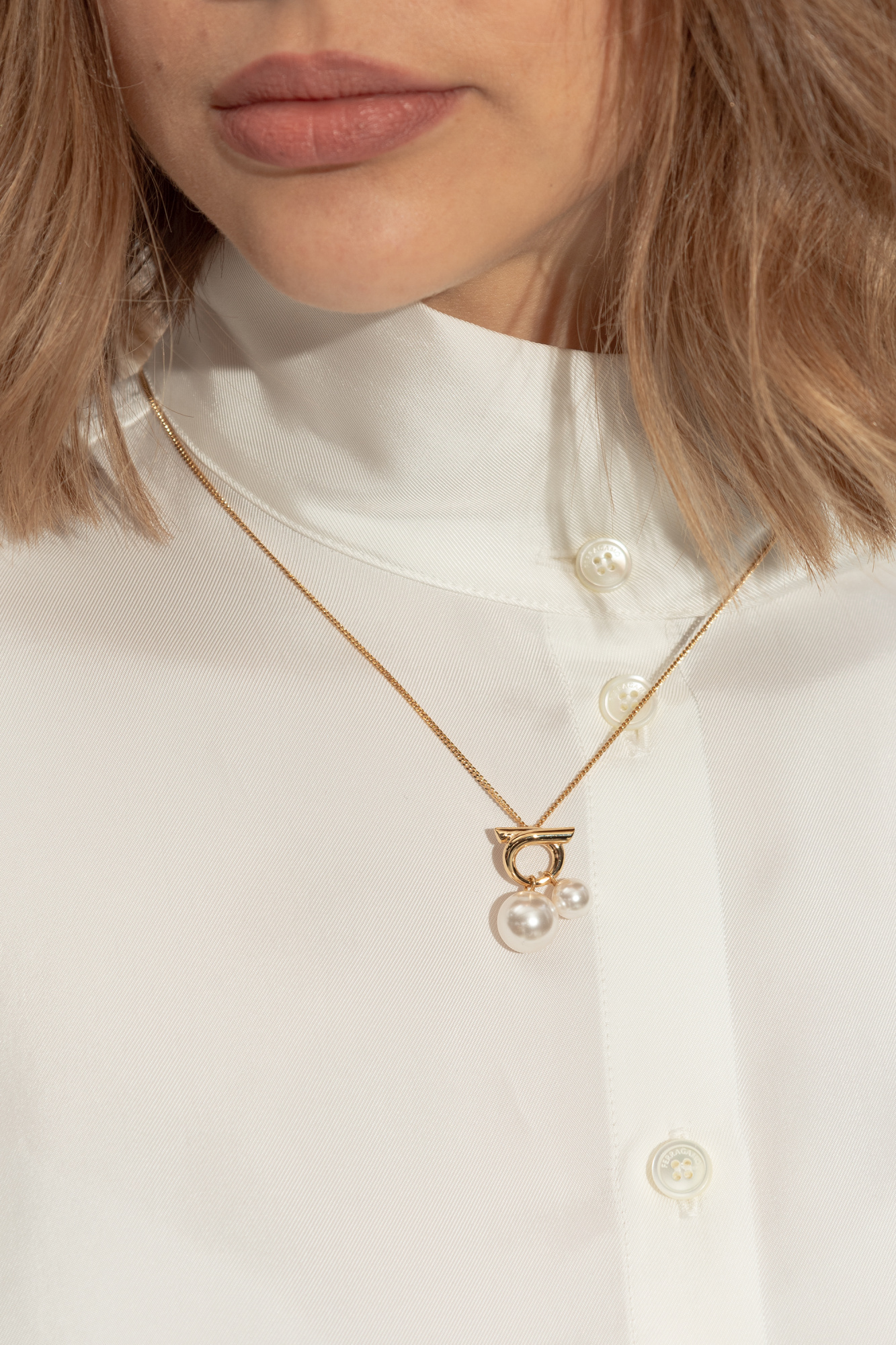 Gold Halskette mit Anhanger und Perlen FERRAGAMO Vitkac Germany